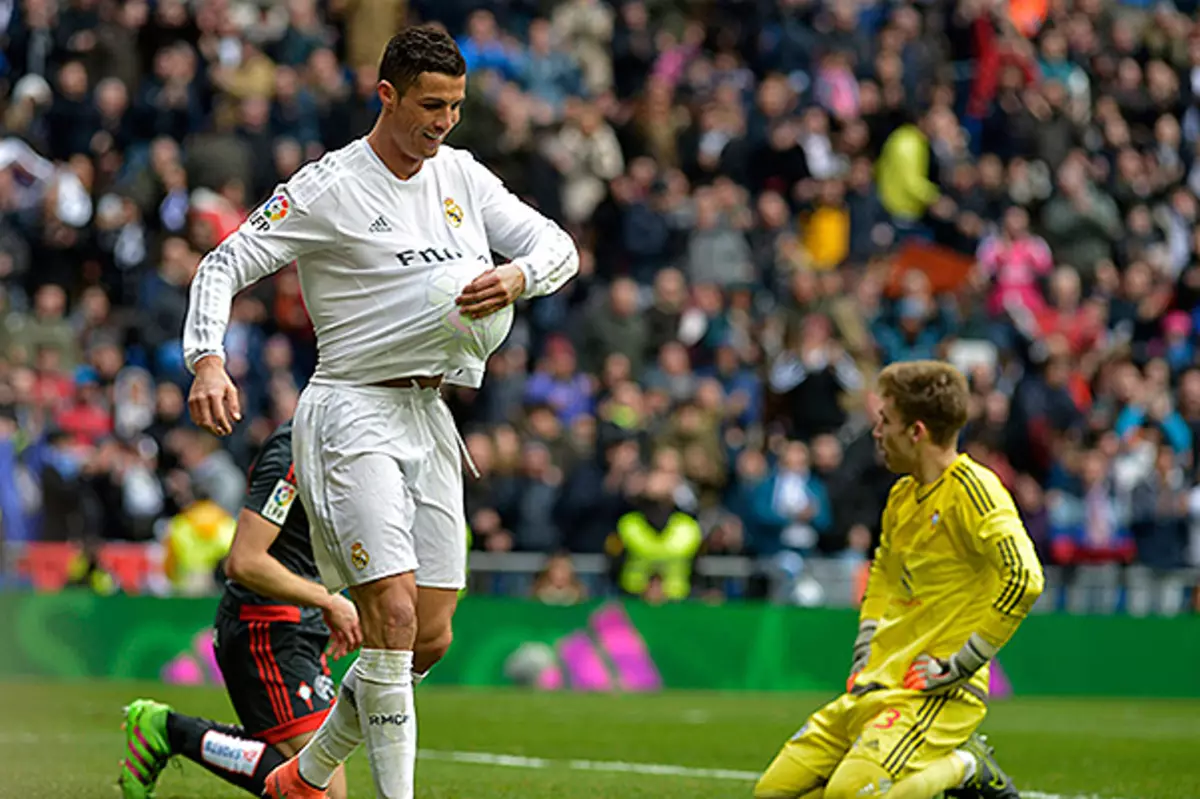 كريستيانو رونالدو خلال المباراة، وفرق الانديط ريال مدريد و Celta Vigo