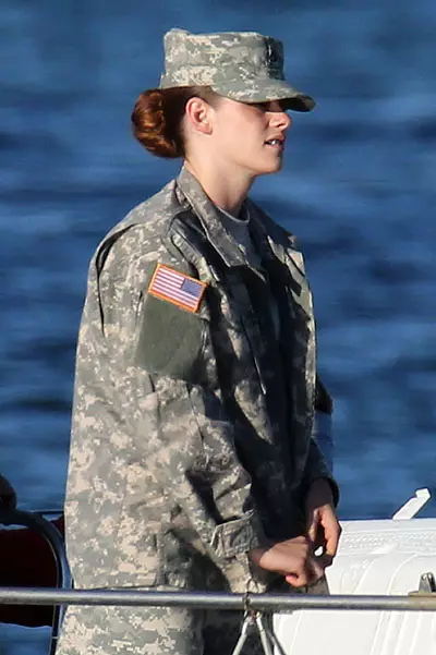 Elo sidd Dir an der Arméi: kristen Stewart op der Filmer vum Film Camp X-Ray