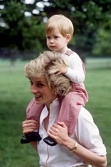 Princess Diana miaraka amin'ny zanaky ny Printsy Harry