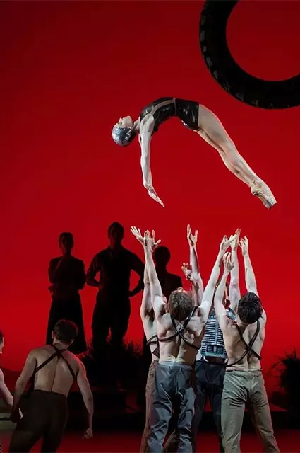 Polina Gagarin, Nadezhda Obolentseva, Svetlana Khodchenkova, Catherine Varnava në premierën e Baletit Gull në Teatrin Bolshoi 314246_12