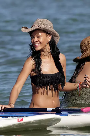 Sultry Girl: Rihanna hviler på Hawaii 320191_9