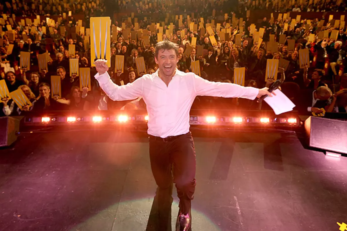 Hugh Jackman staat op het podium