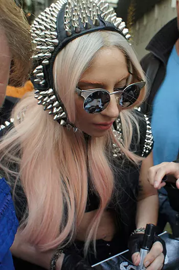 X'jagħmel Lady Gaga tagħti fannijiet għall-Milied? 323996_4