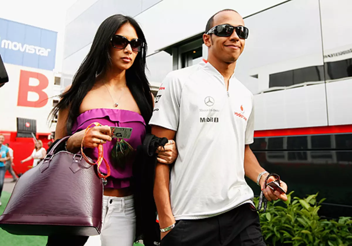 Nicole Sherezinger dan Lewis Hamilton akhirnya berpecah 325376_4