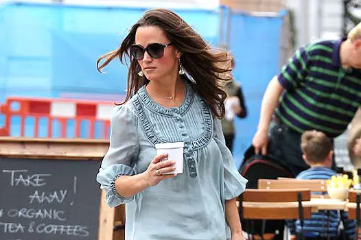 ແບບສະເຫຼີມສະຫຼອງ Street Street: Pippa Middleton - ສາວ Chelsea