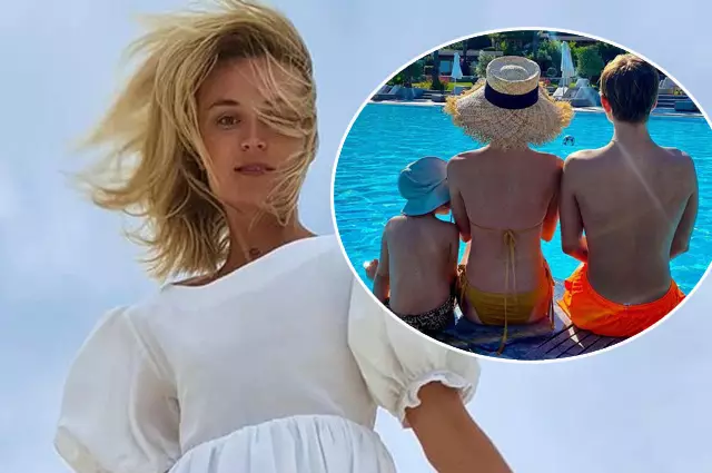 Polina Gagarin tiene le vacanze in Grecia insieme ai bambini