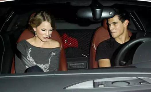 Taylor Swift უარყოფს რომანი Taylor Lautner 327386_2