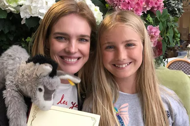 Natalia Vodyanova Δημοσιεύθηκε φωτογραφίες από ένα αρχικό αρχείο με την κόρη της Neva προς τιμήν των γενεθλίων της