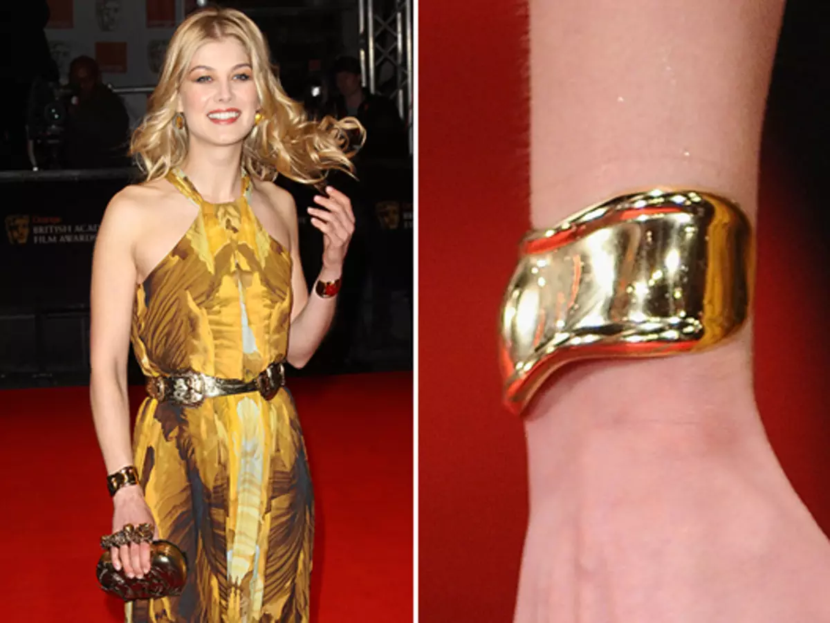 BAFTA-2011: Accessoires Star sur la marche rouge 332999_14