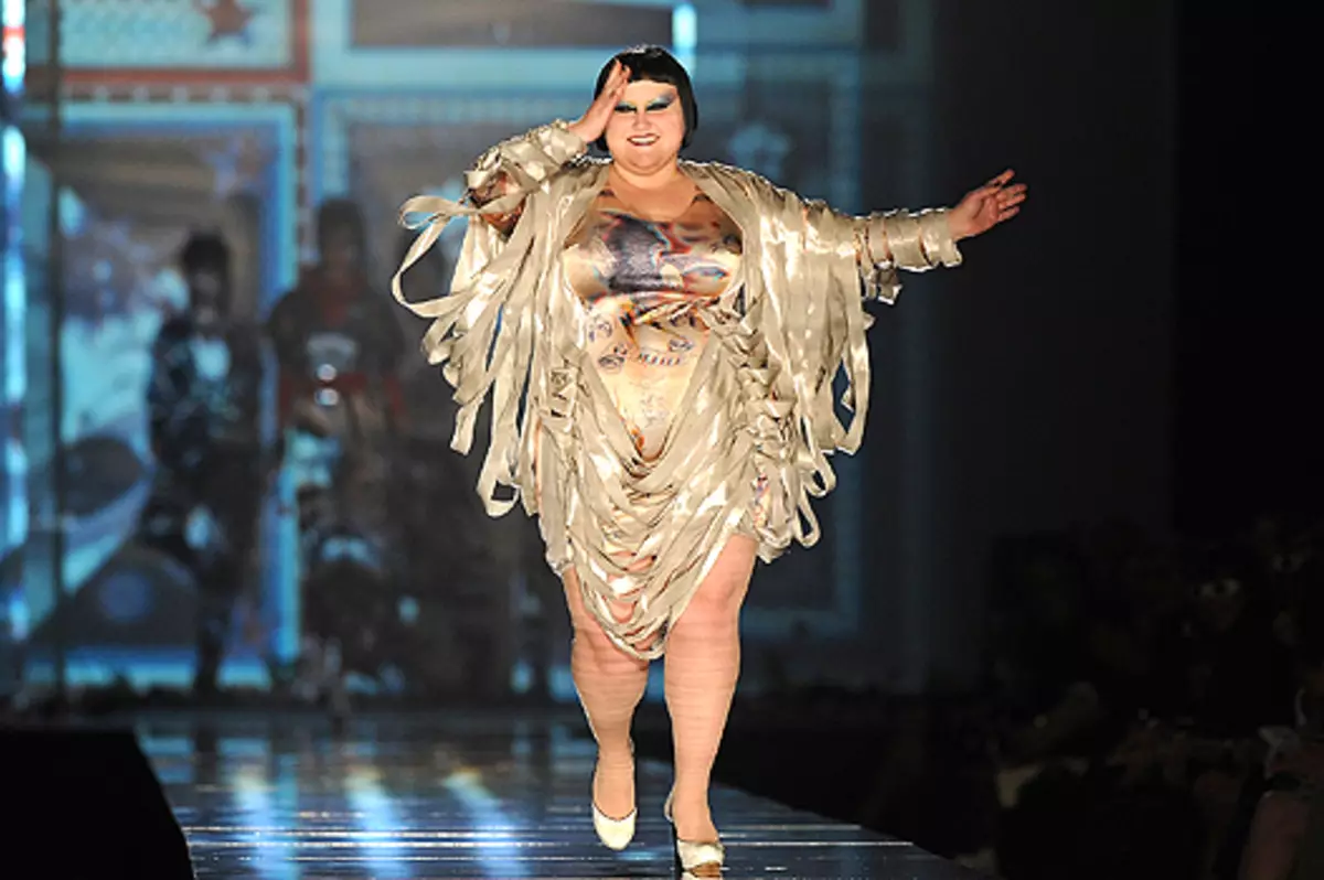 Fashion Week Pariisis: Jean Paul Gaultier, Helfychy, Domme des Garcons