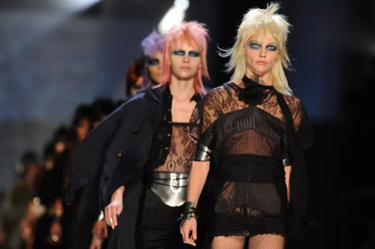 Fashion Week Pariisis: Jean Paul Gaultier, Helfychy, Domme des Garcons 333926_7