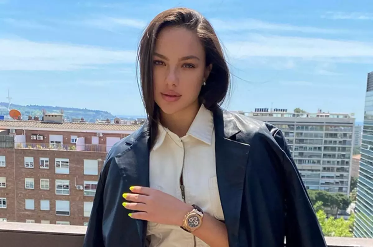 Le réseau est discuté par la séparation de Katerina Safarov et Timati: le modèle renvoyé en Espagne et supprimé la bague présentée par rappeur