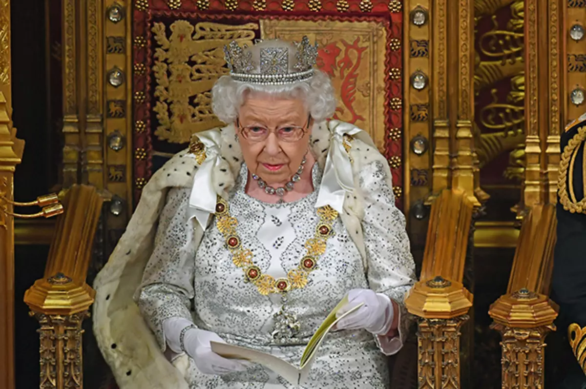 Queen Elizabeth II and Prince Philip left the Buckingham Palace due to coronavirus