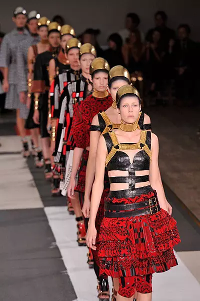 Fashionwike yn Parys 2013: Alexander McQueen