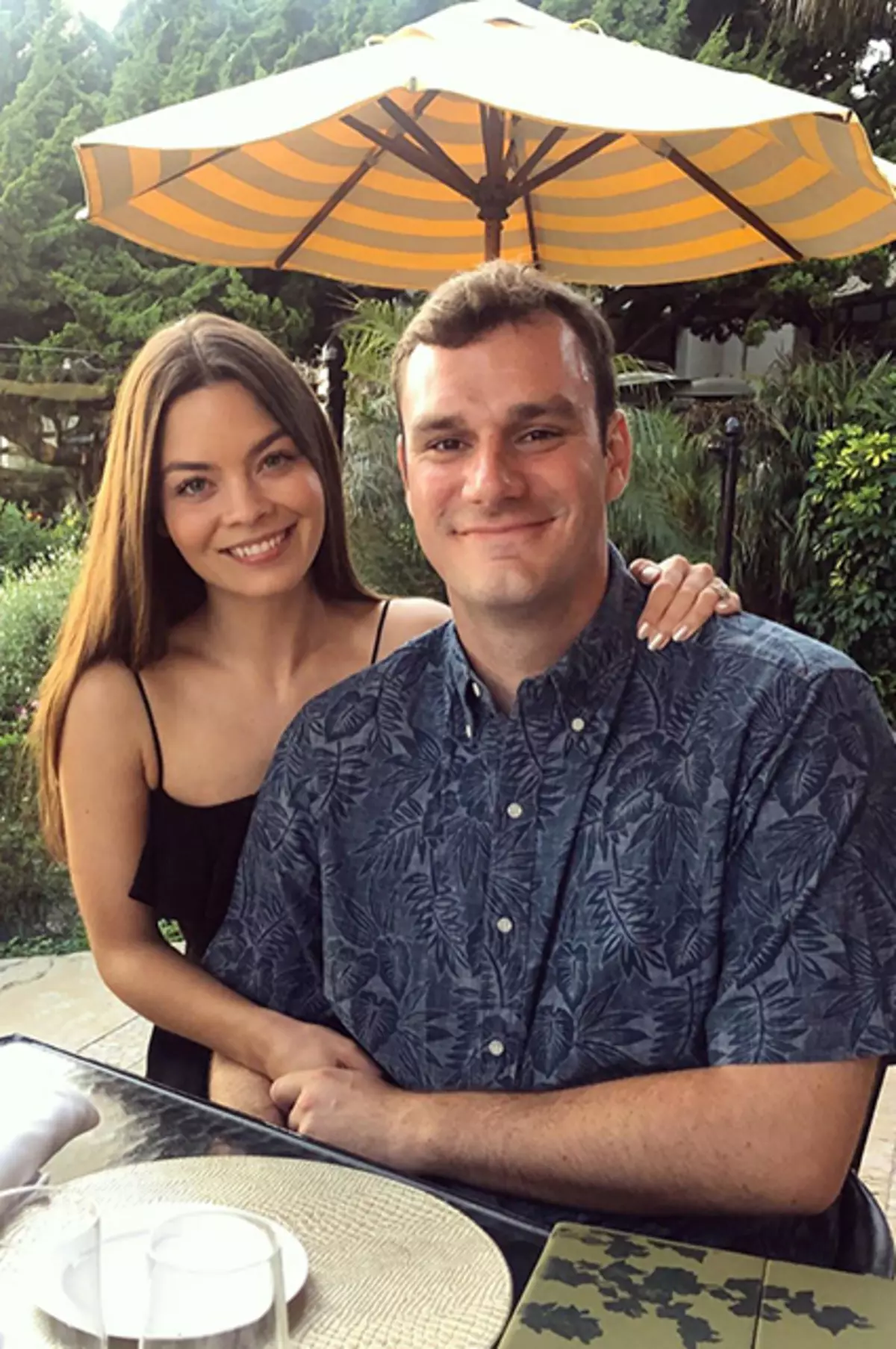 Cooper Hefner ug Scarlett Byrne