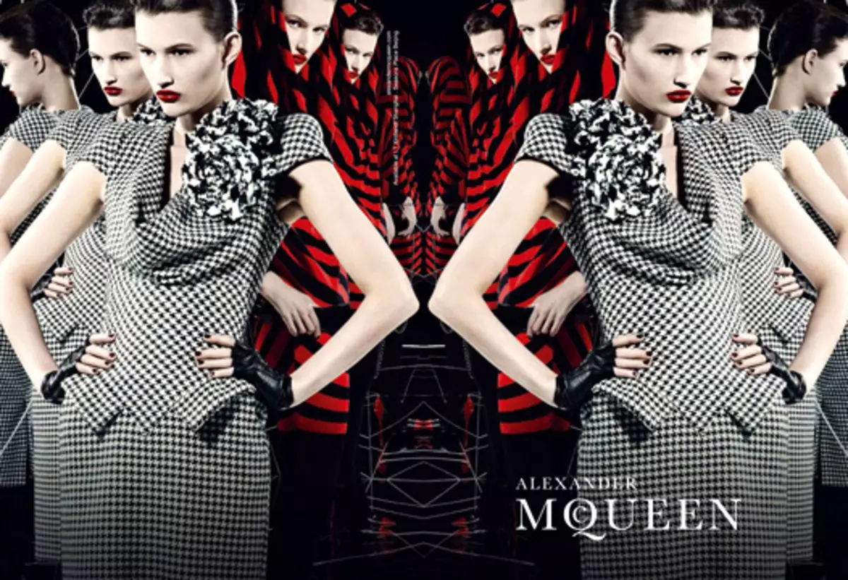 Graphic Alexander McQueen.