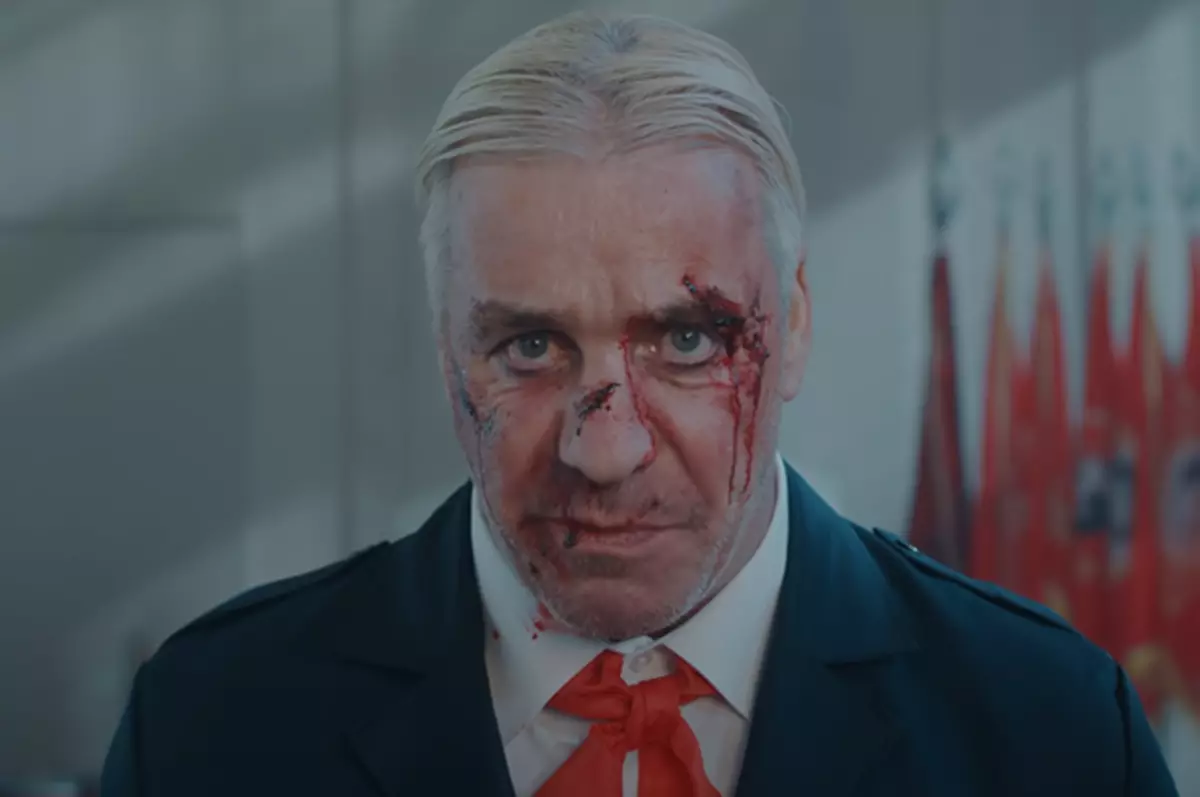 Tille Lindemann در کلیپ Ich Hasse Kinder