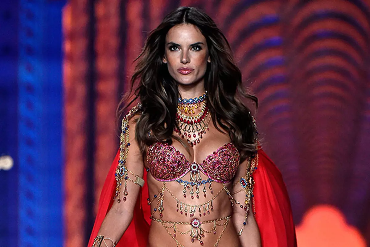 Alessandra Ambrosio despegará en la película de la secuela.