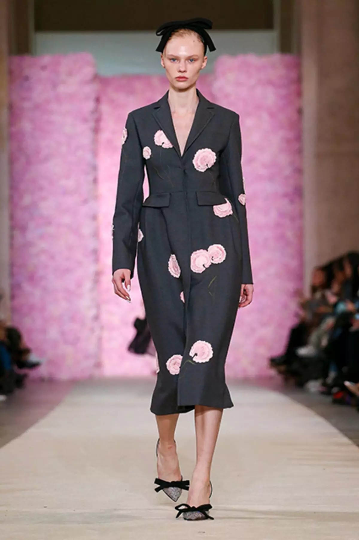 แฟชั่นสัปดาห์ในปารีส: Elena Perminova, Sheilin Woodley และอื่น ๆ ที่ The Show Giambattista Valli 35195_13