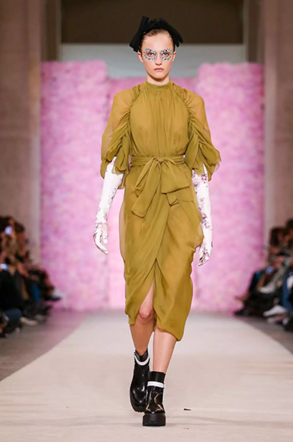 Ġimgħa tal-moda f'Pariġi: Elena Perminova, Sheilin Woodley u oħrajn fl-ispettaklu Giambattista Valli 35195_17