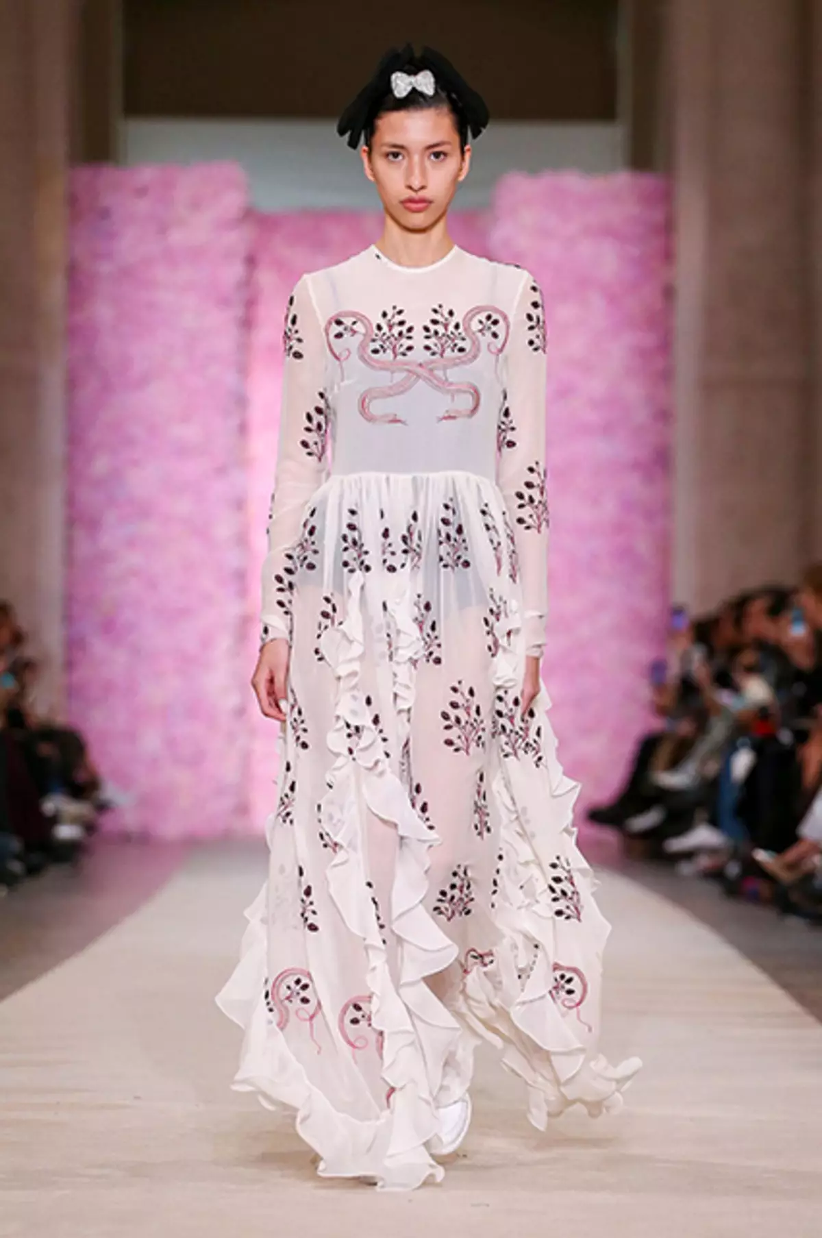 Teden mode v Parizu: Elena Perminova, Sheilin Woodley in drugi na razstavi Giambattista Valli 35195_22