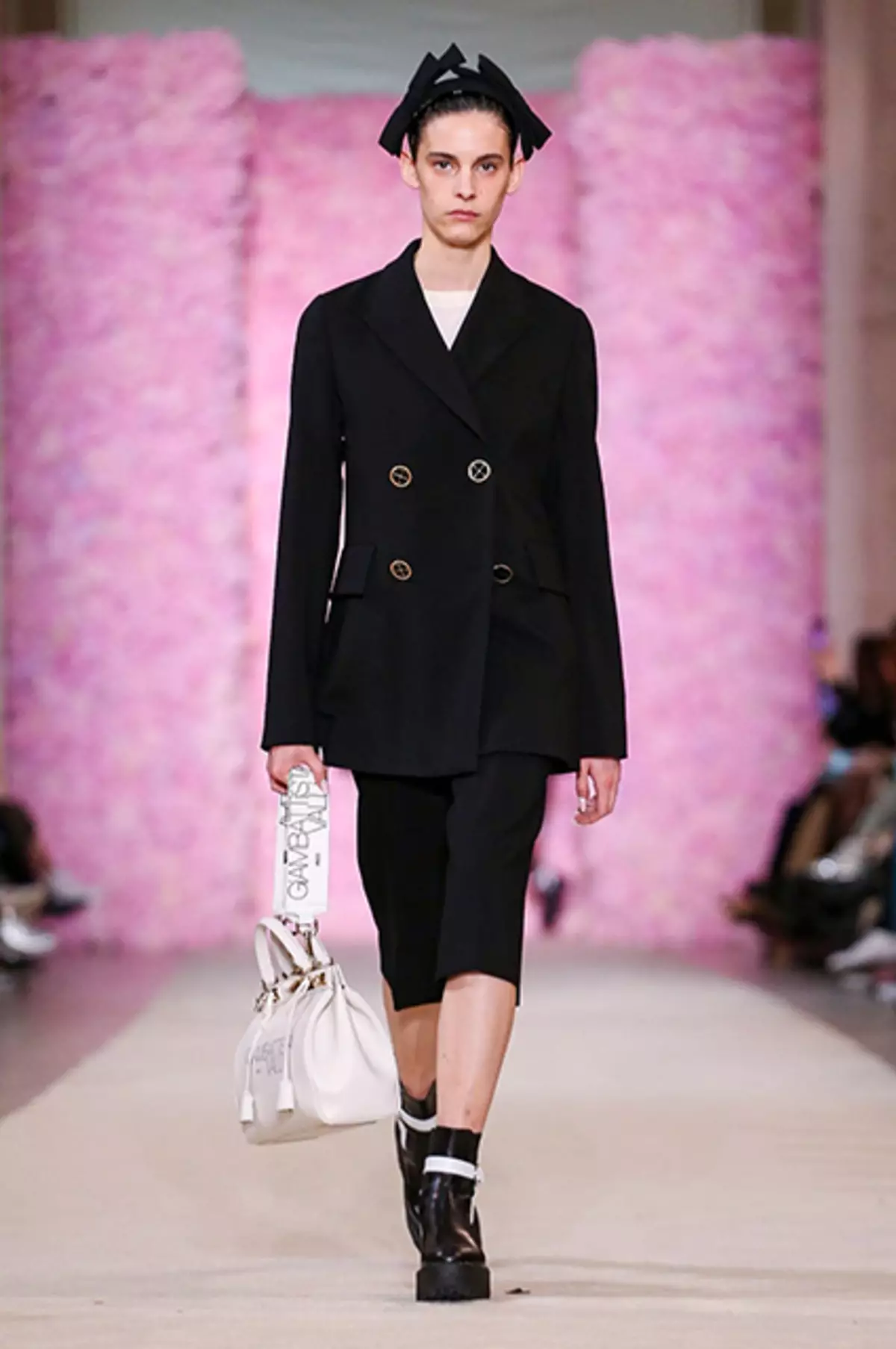 แฟชั่นสัปดาห์ในปารีส: Elena Perminova, Sheilin Woodley และอื่น ๆ ที่ The Show Giambattista Valli 35195_26