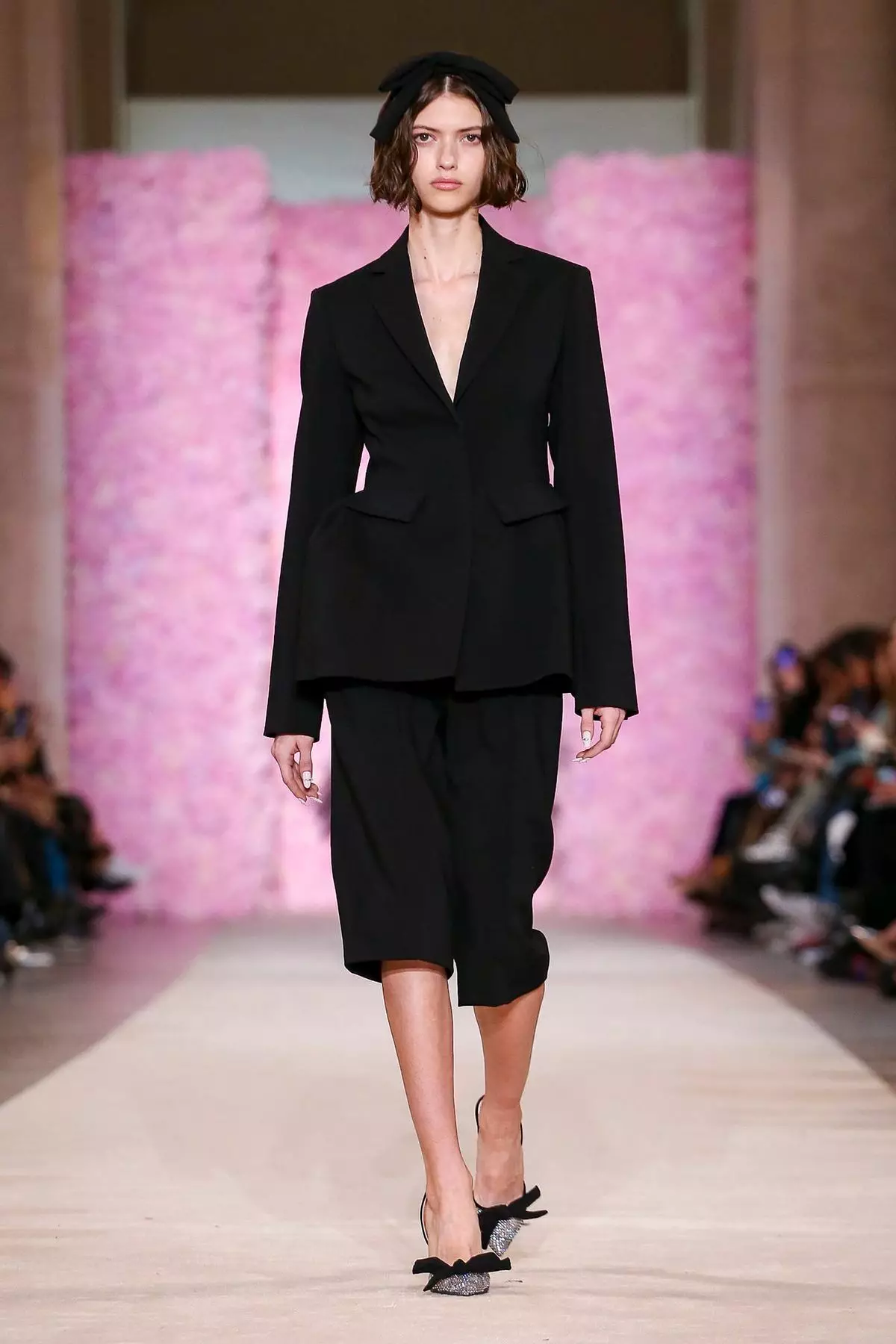 แฟชั่นสัปดาห์ในปารีส: Elena Perminova, Sheilin Woodley และอื่น ๆ ที่ The Show Giambattista Valli 35195_3