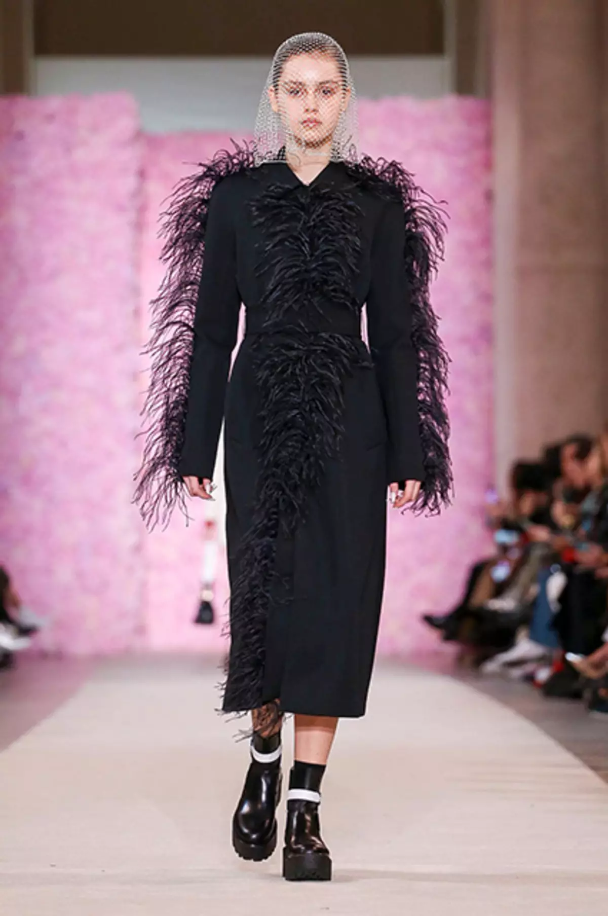 Java e modës në Paris: Elena Perminova, Sheilin Woodley dhe të tjerë në Show Giambattista Valli 35195_34