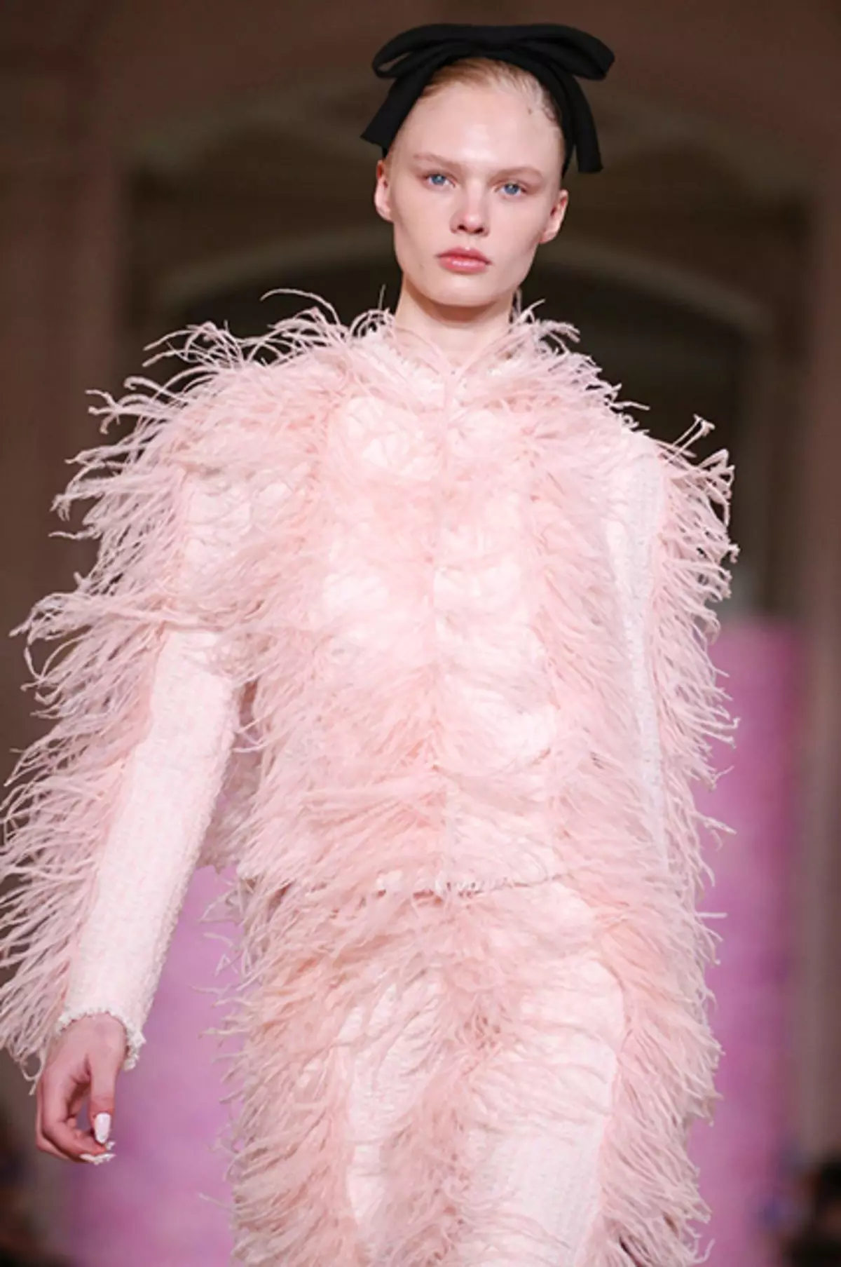 แฟชั่นสัปดาห์ในปารีส: Elena Perminova, Sheilin Woodley และอื่น ๆ ที่ The Show Giambattista Valli 35195_36