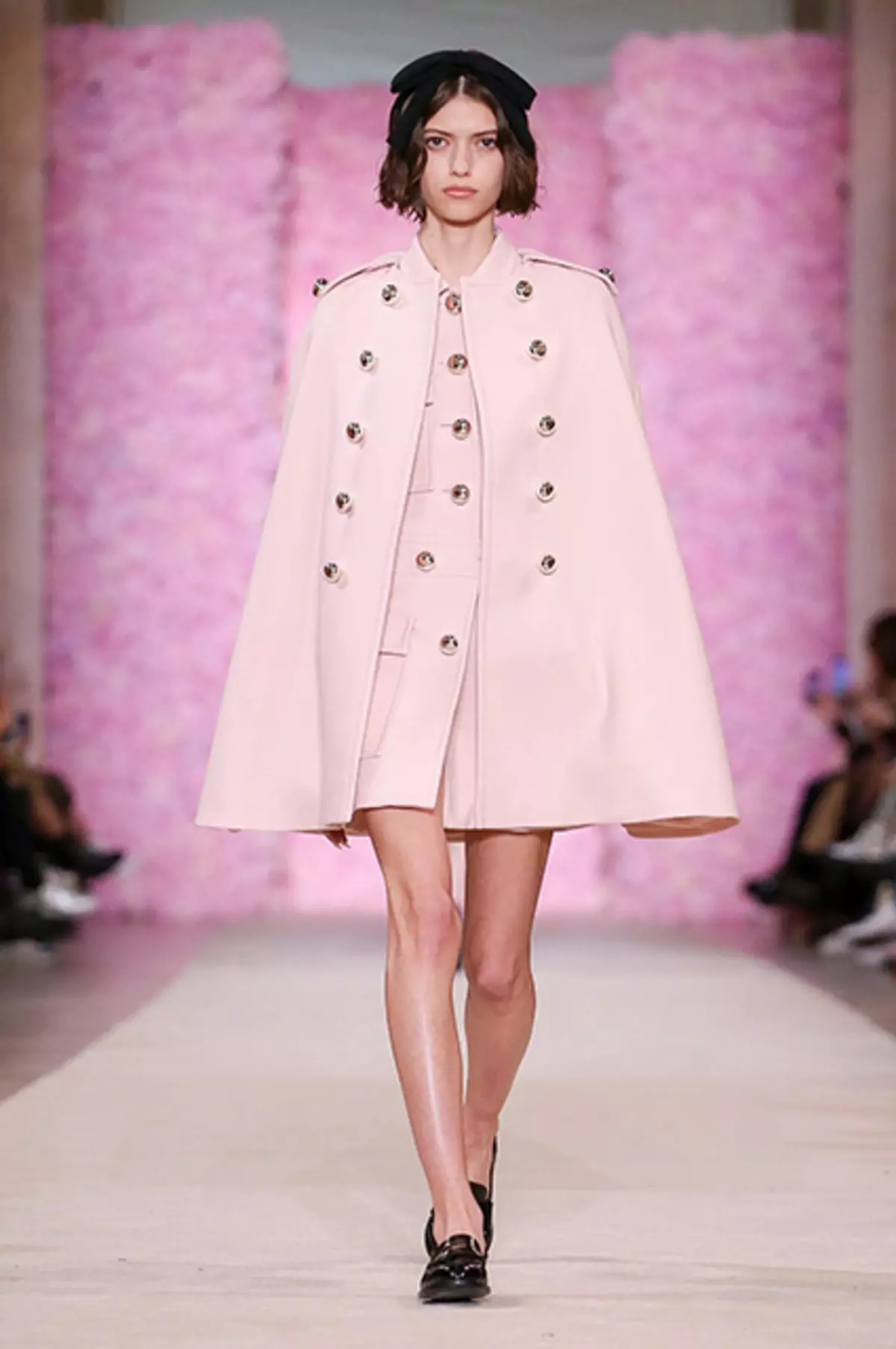 แฟชั่นสัปดาห์ในปารีส: Elena Perminova, Sheilin Woodley และอื่น ๆ ที่ The Show Giambattista Valli 35195_4