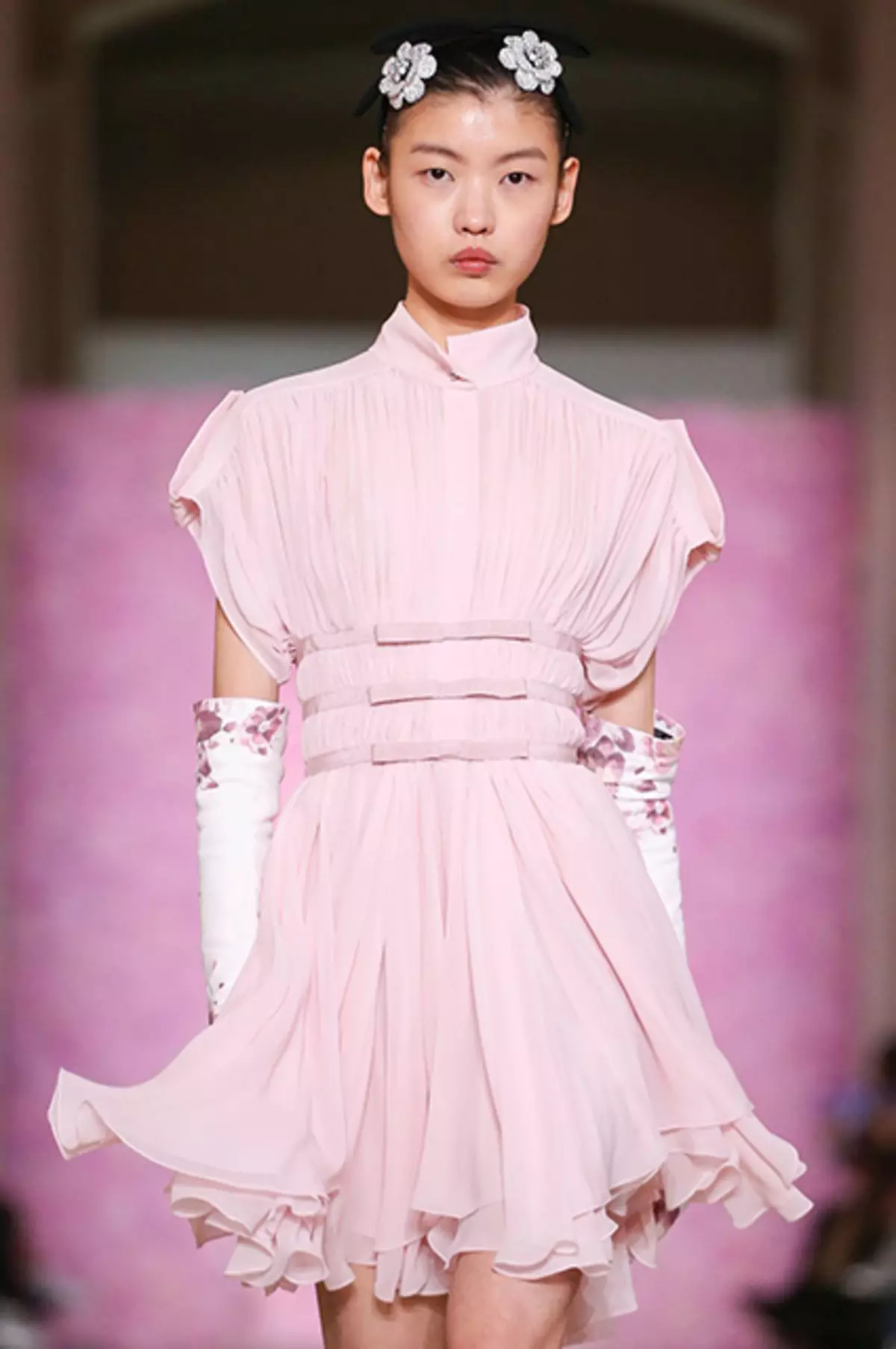 แฟชั่นสัปดาห์ในปารีส: Elena Perminova, Sheilin Woodley และอื่น ๆ ที่ The Show Giambattista Valli 35195_55