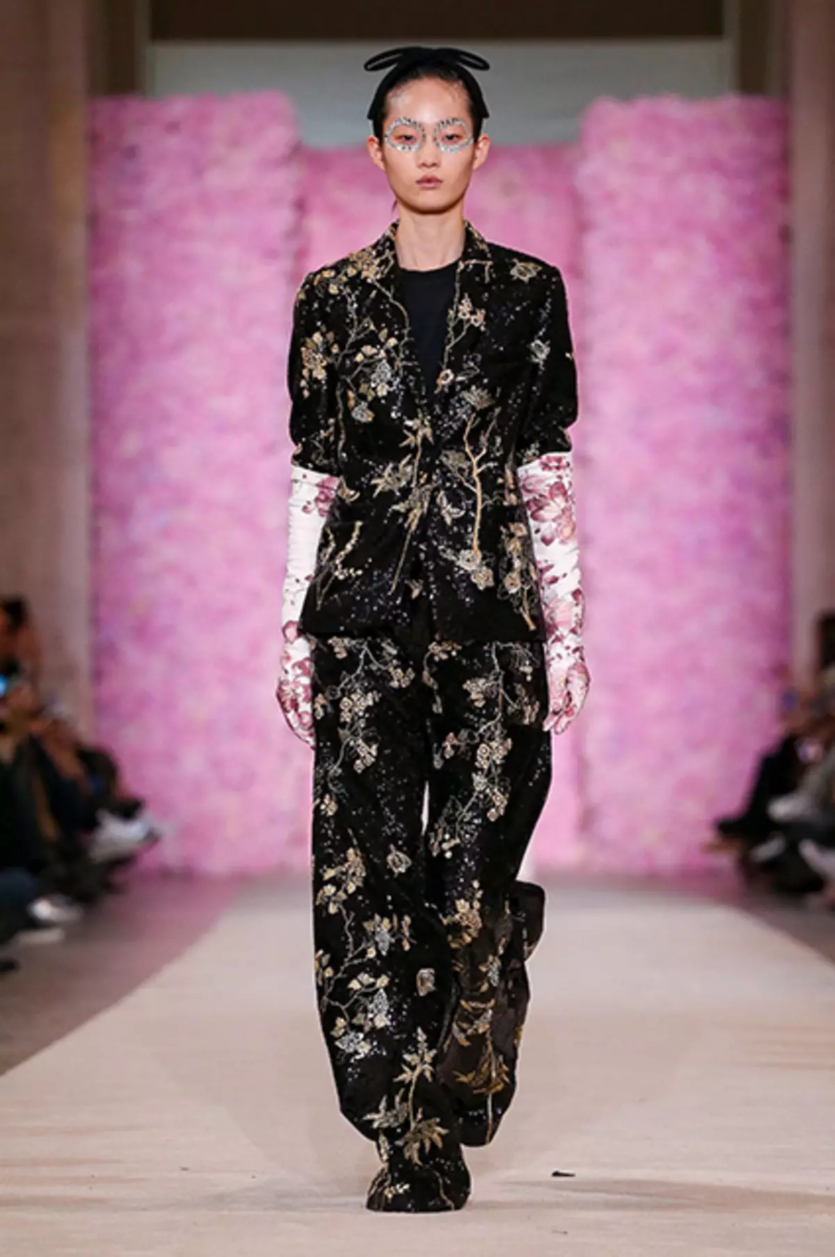 แฟชั่นสัปดาห์ในปารีส: Elena Perminova, Sheilin Woodley และอื่น ๆ ที่ The Show Giambattista Valli 35195_7