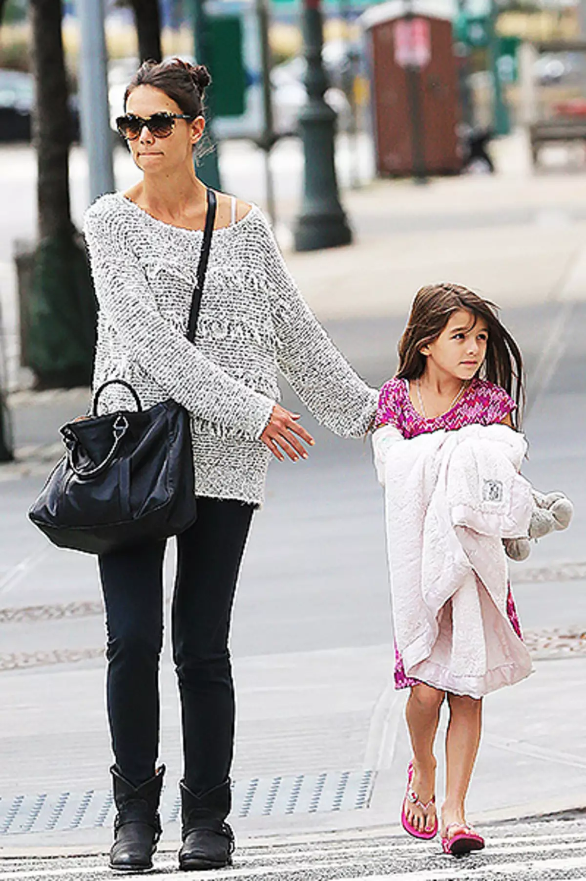 Suri Cruz con Katie Holmes foi a manicura