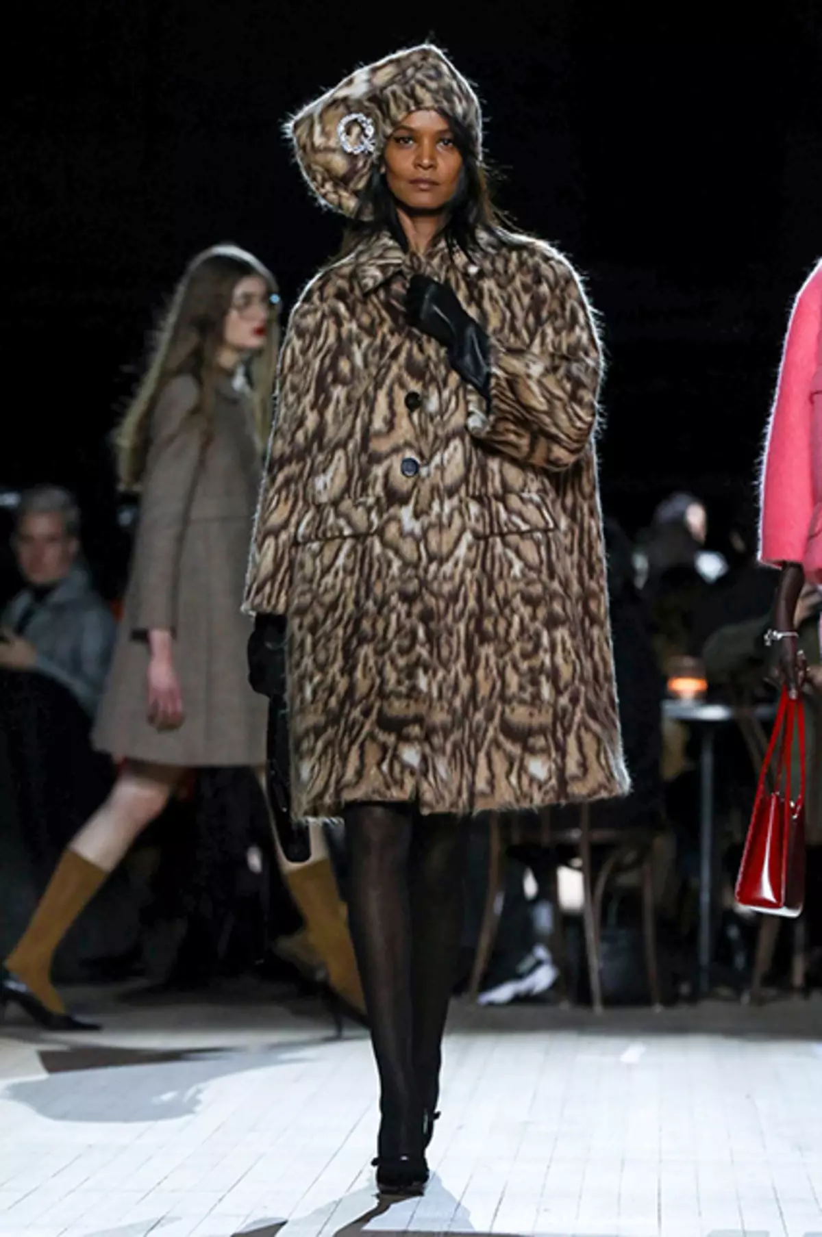 Fashion Week i New York: Miley Cyrus, Naomi Campbell, Hadid Sisters på Marc Jacobs 37297_16