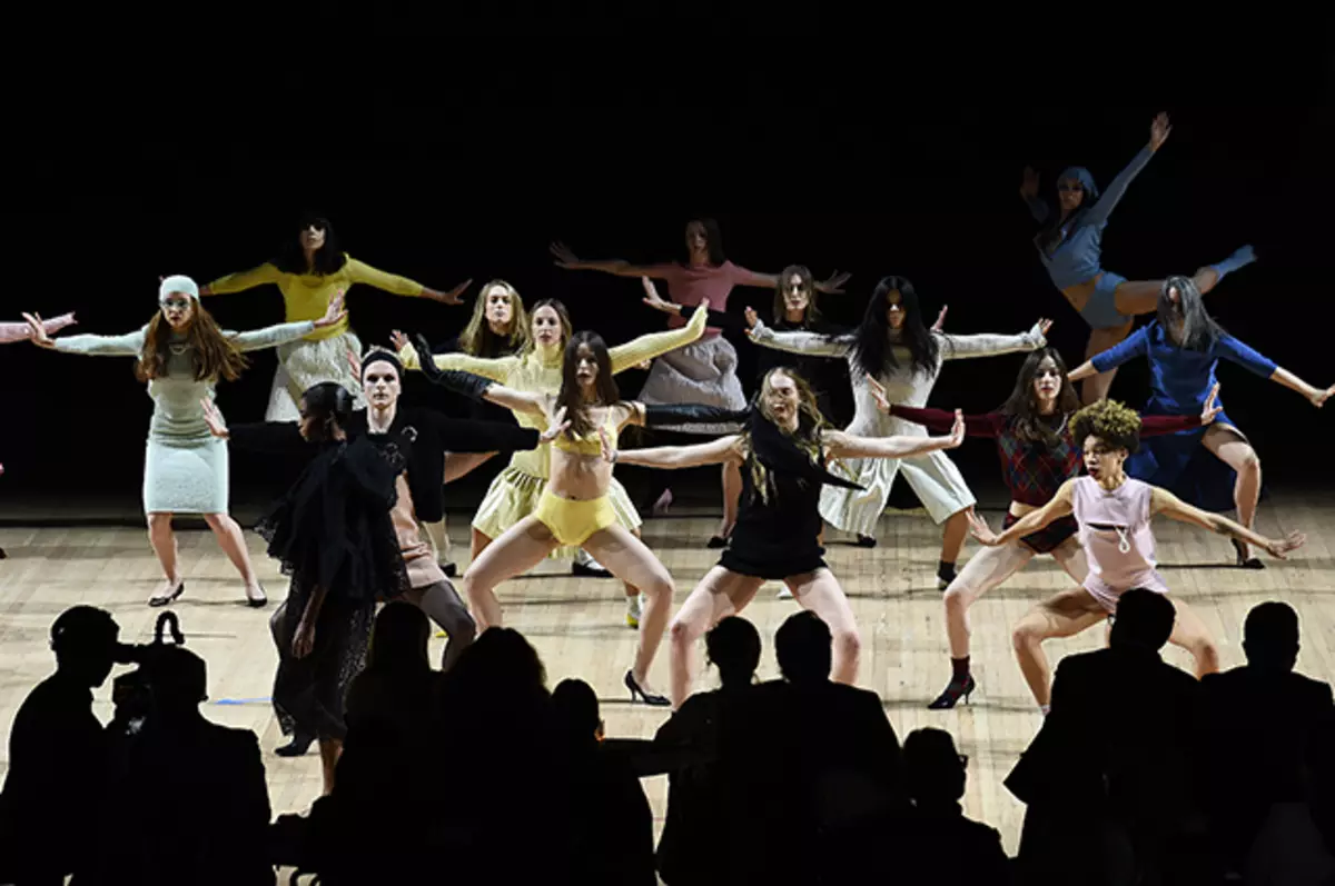 Fashion Week i New York: Miley Cyrus, Naomi Campbell, Hadid Sisters på Marc Jacobs 37297_54