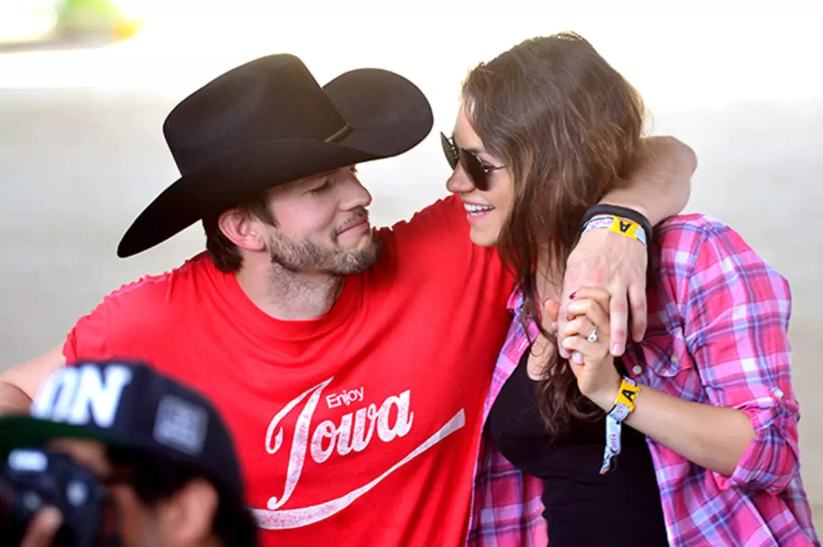 Mila Kunis နှင့် Ashton Kutcher