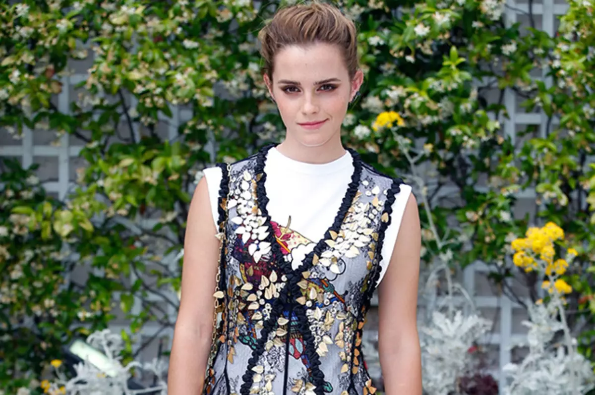 Emma Watson kòmante sou rimè sou angajman li