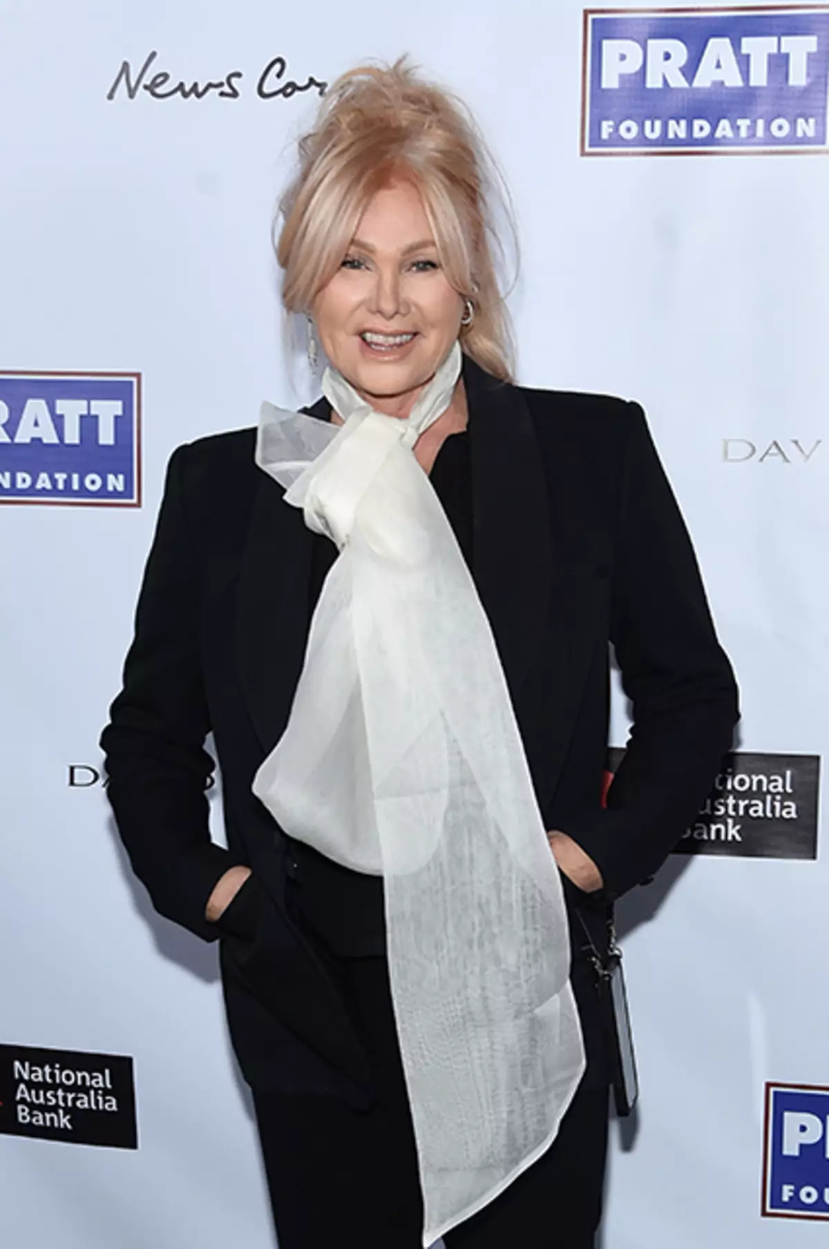 Deborra est de toute la profondeur