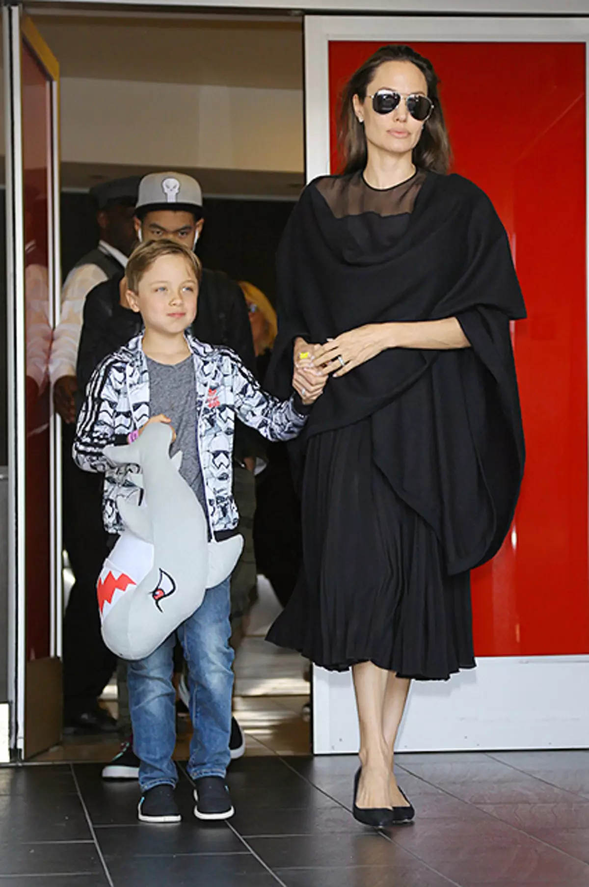 Angelina Jolie celebrates his birthday: 12 months with birthday girl 392_6