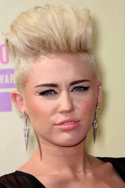 Tsararraki Canje-canje: Pink da Miley Cyrus a cikin hotuna iri ɗaya, 2012