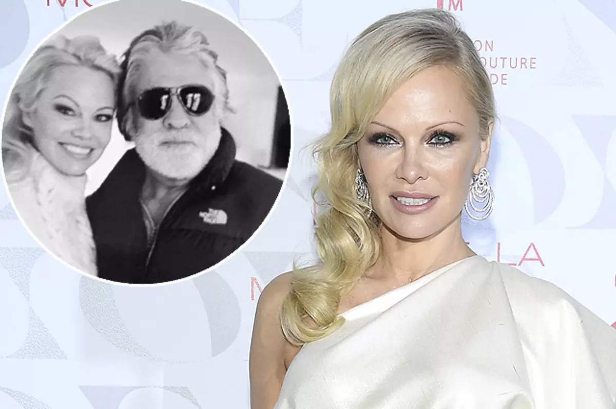 Pamela Anderson yashyize ahagaragara ifoto ya mbere n'umugabo we John Peters nyuma yubukwe