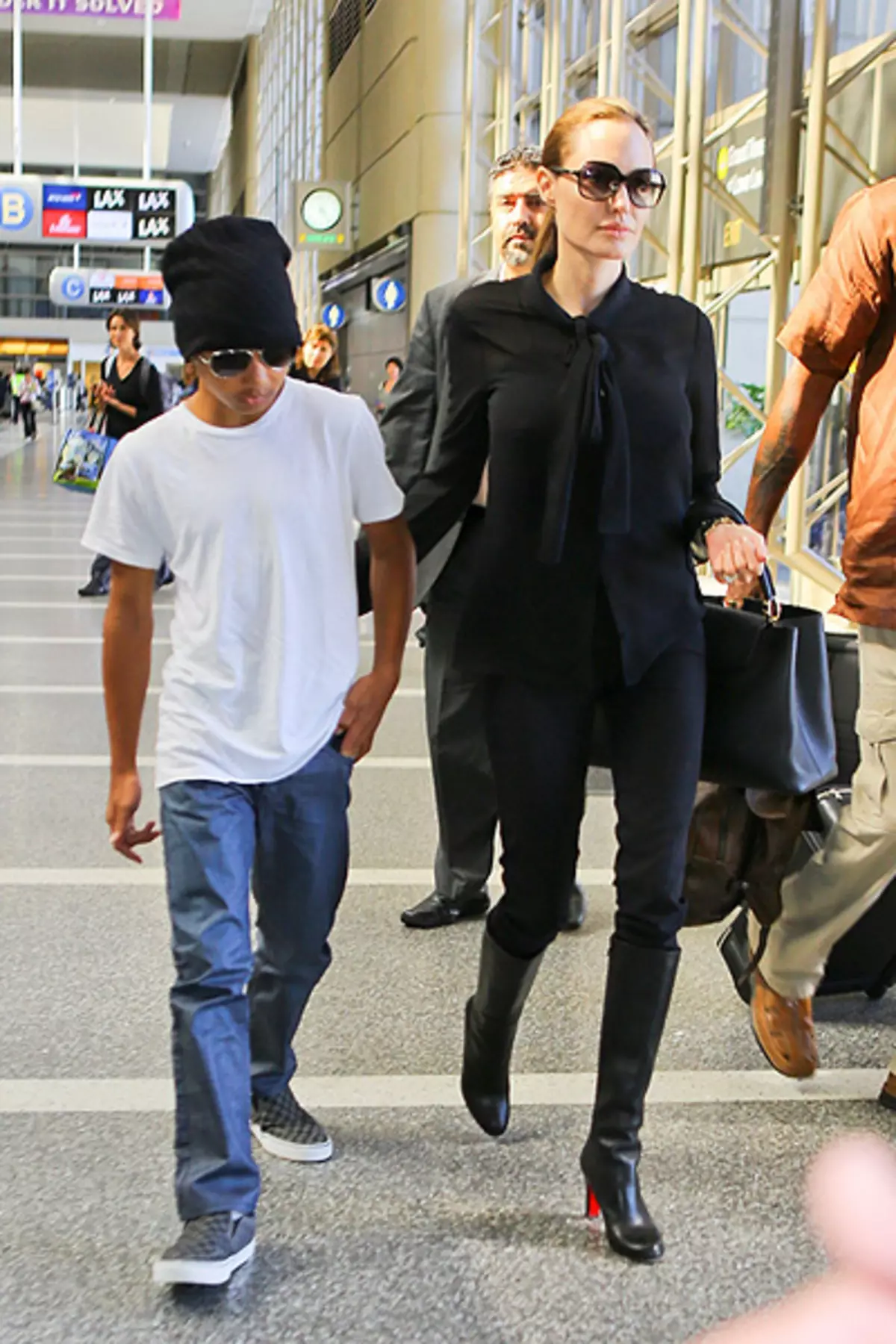 Angelina Jolie con fillo Maddox