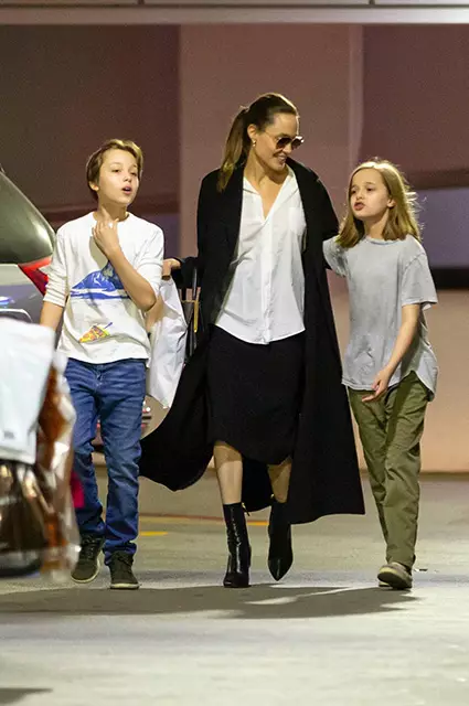 Angelina Jolie ak pitit gason Knox ak pitit fi Vivien