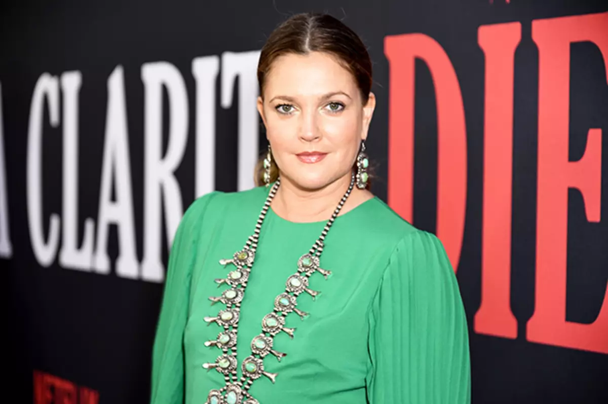 Drew Barrymore om hur vid 13 års ålder tillbringade ett år och en halv i REHEAB: ​​"Jag gick inte till skolan och kapade min mammas bil"