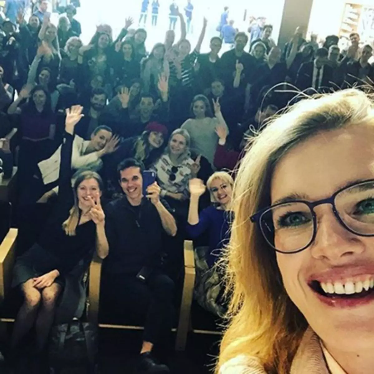 Natalia Vodyanova met luisteraars lezing