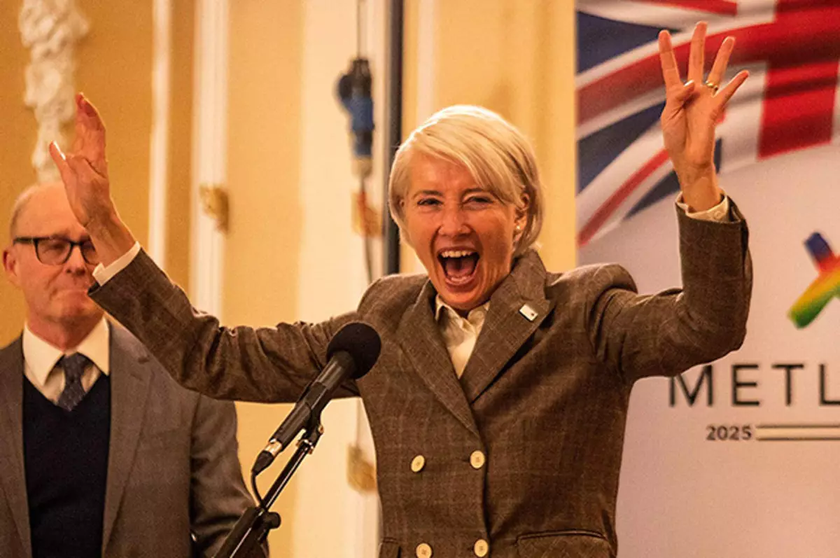 Emma Thompson yn y gyfres