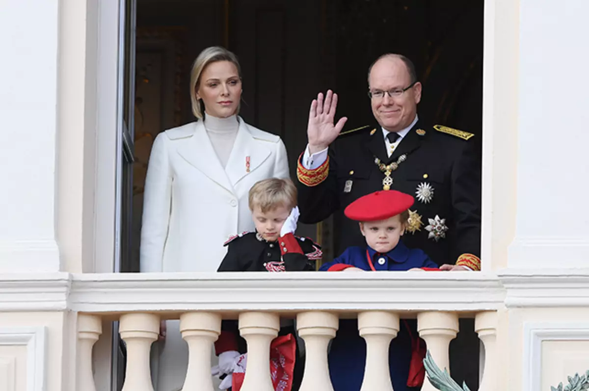 Príncipe Alber II e Princesa Charlin con fillos