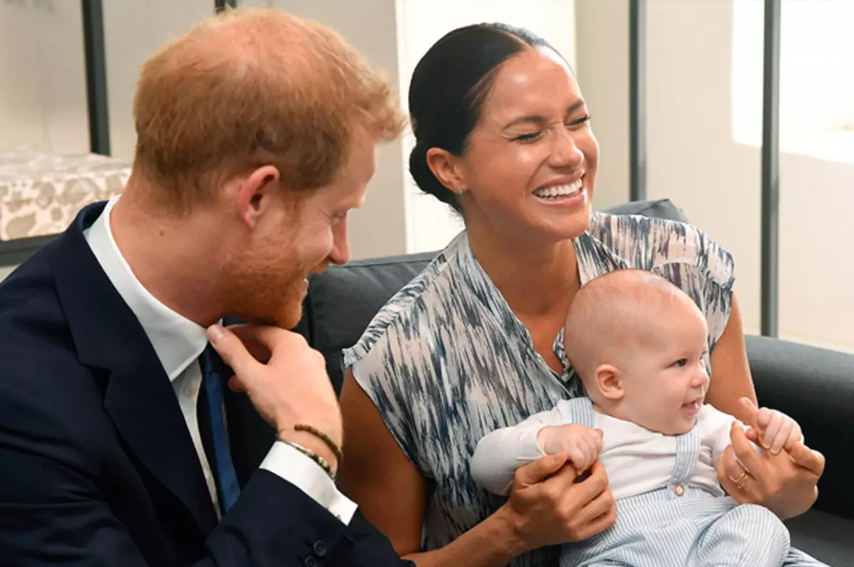 De Prënz Harry a Megan Mäerz huet eng nei Foto vum Jong vum Archie gewisen