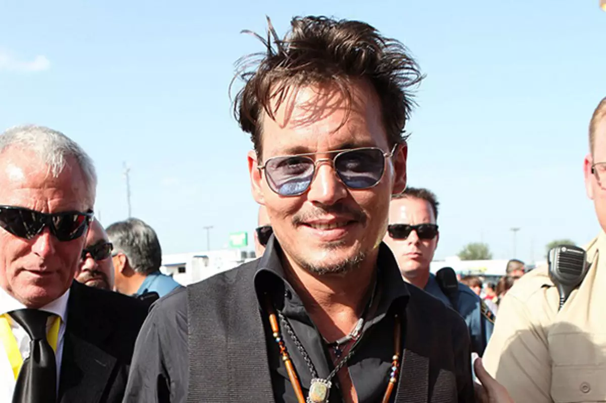 Jonni Depp geň galdyryjy tomaşaçylar