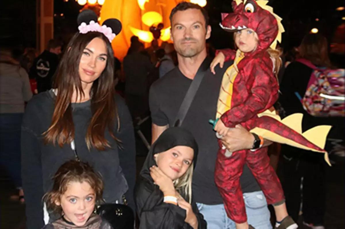 Cynhaliodd Megan Fox benwythnos gyda'i gŵr Brian Ostin Green a thri phlentyn yn Disneyland